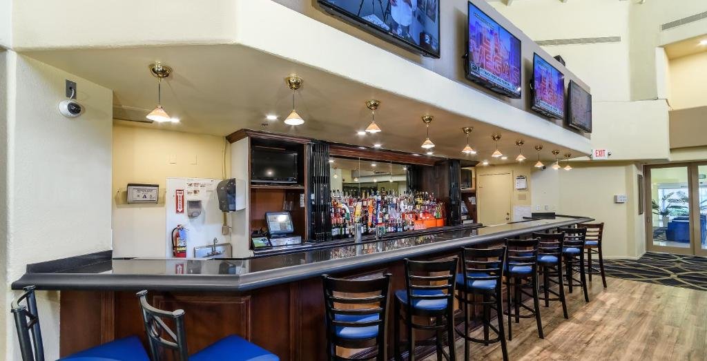 Alexis Park Resort | Traviguide