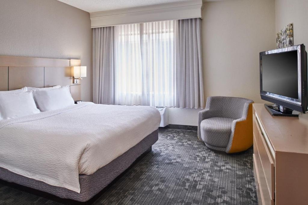 Courtyard by Marriott Columbus Downtown | Traviguide