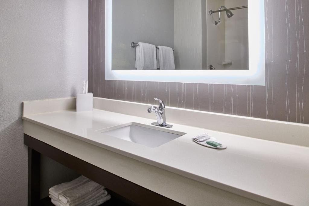 Courtyard by Marriott Columbus Downtown | Traviguide