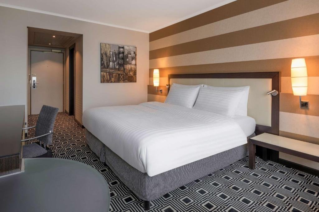 Hilton Geneva Hotel and Conference Centre | Traviguide