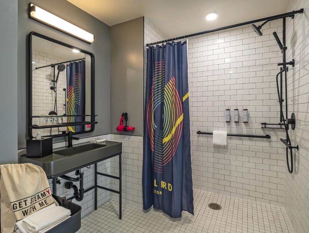 Moxy Phoenix Downtown | Traviguide